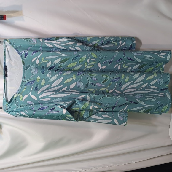 lily by firmiana | Dresses | Lily By Firmania White And Green Leaf ...